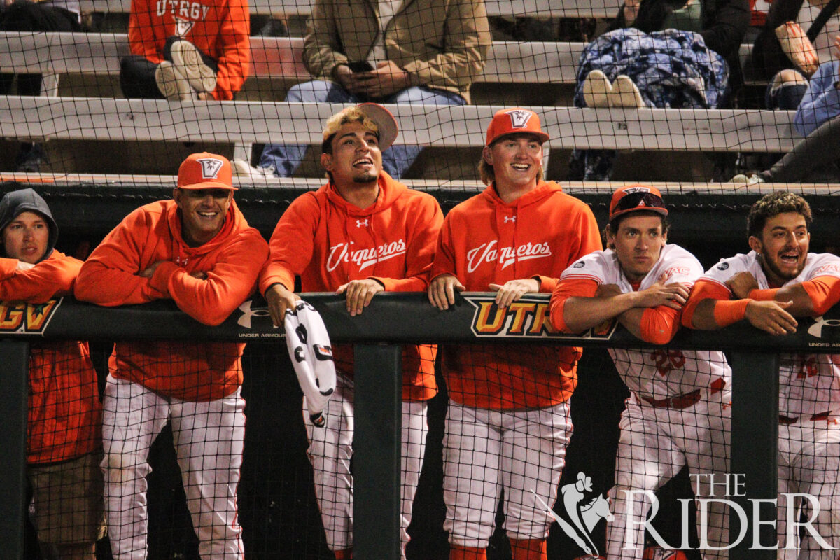 Vaqueros rally to comeback in the 9th - The Rider Newspaper